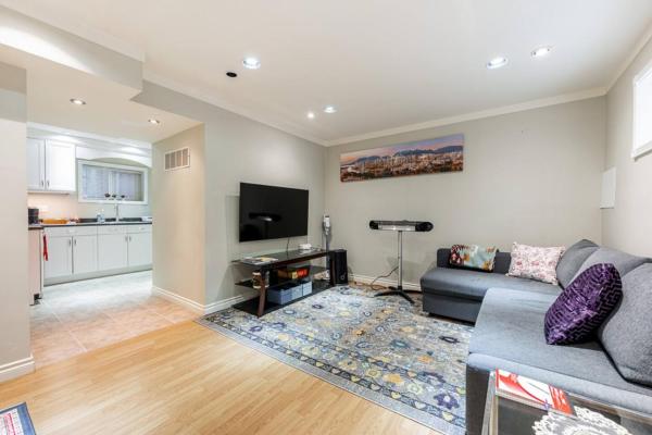 Cozy 2br Suite, Private, Easy Access To Seabus - Burnaby