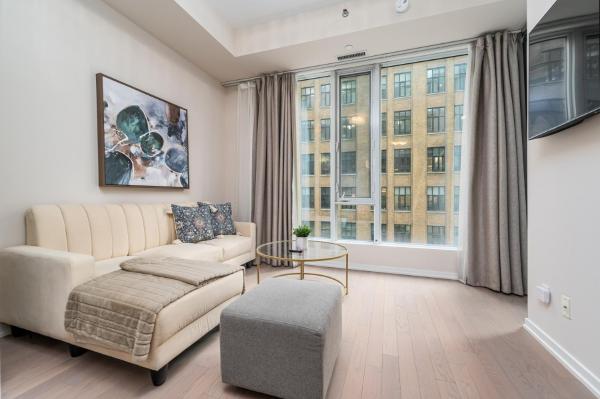 The Sparkling Downtown Suites - Peter Street - Toronto
