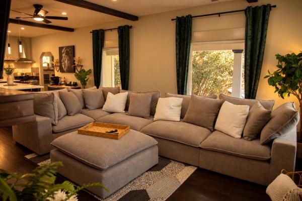 Moody Modern I 2 King Bed En-suites L 30 Day - Albany, OR