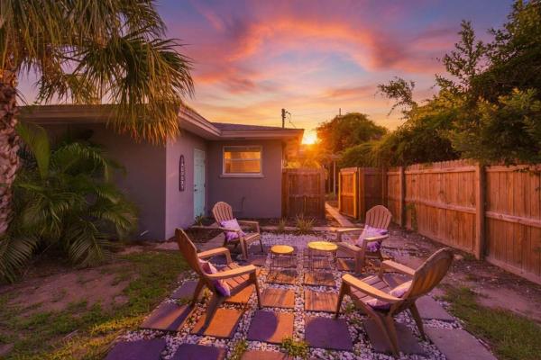 Fenced Backyard 2br Pet Friendly And Sleeps 6 - 클리어워터