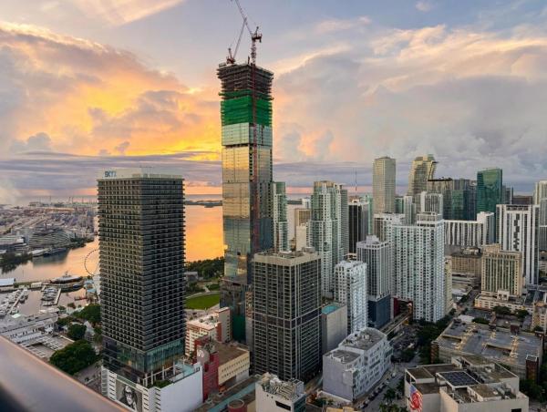 48th Floor Penthouse, Bay & City Views, Resort Pool,gym,spa - Miami