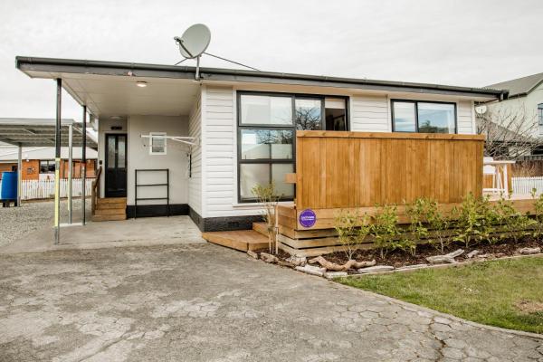 Cherry Tree Cottage - Te Anau Holiday Home - Te Anau