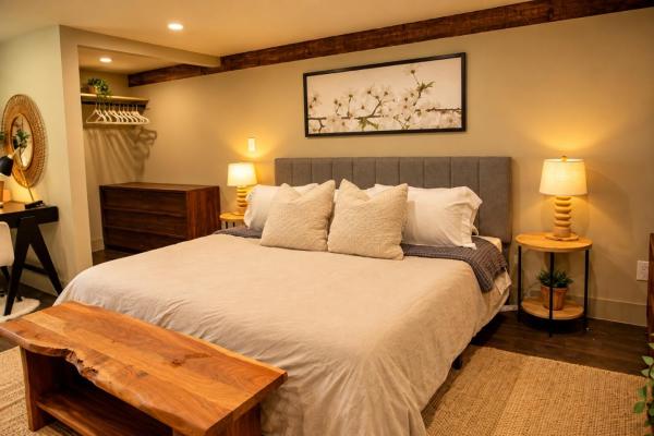 The Velvet Hidaway 30 Day Stays 1 King Bed - Albany, OR