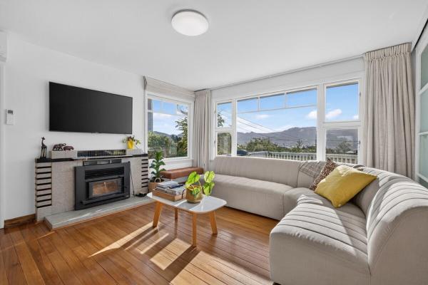 The Lavender House - Harbour Views & Coastal Charm - West Coast