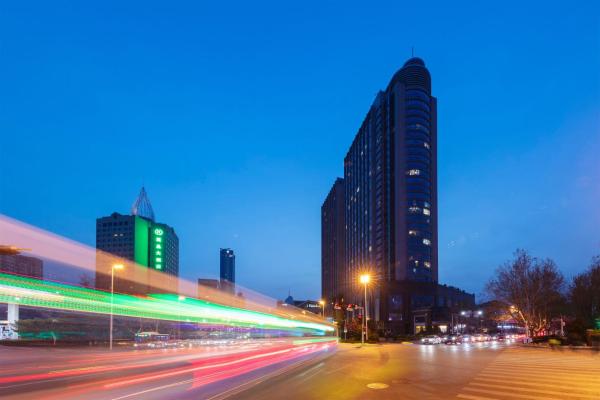 君逸酒店公寓五四广场香港中路店 - 青島市