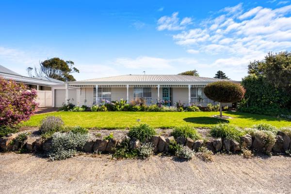 Broadstairs - Spacious Beachside Garden Escape - Port Elliot