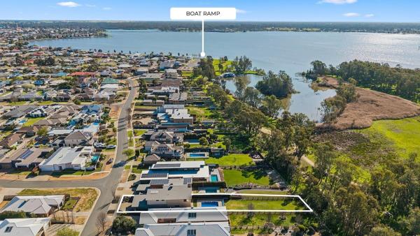The Perfect Waterside Escape - Yarrawonga