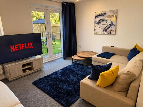 Luxe Home Private Hot Tub Free Parking Sleeps 8 - Manchester
