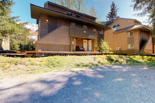 Updated Mountain Condo Minutes From Alyeska - Anchorage, AK