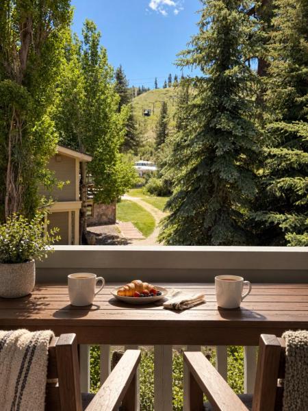 Ski In Ski Out Vip Palisades Condo 200ft To Kt-22 Hot Tubs In Original Squaw Valley Lodge - Five Lakes