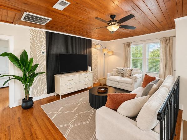 Cozy Cottage By The Sea -Near Downtown With Patio! - Gulfport, MS