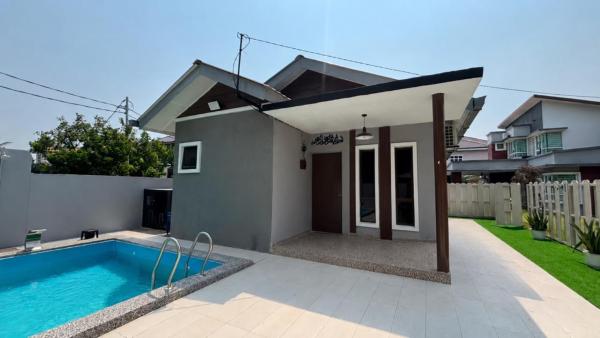De Daun Homestay Bangi - With Private Pool - Bangi