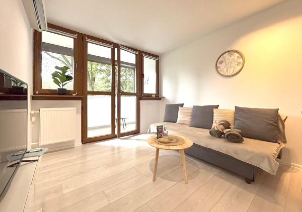 53m2 With Balcony, Quiet, Greenery, A Workspace, Parking - Wrocław