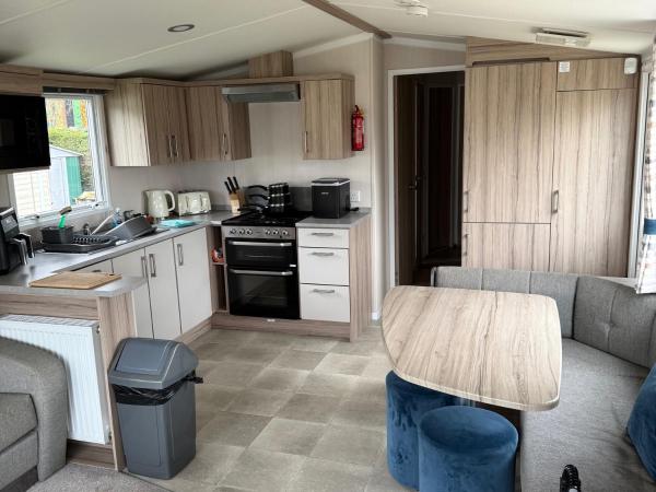 Cabin Sleeps 6 With Dishwasher - Skegness
