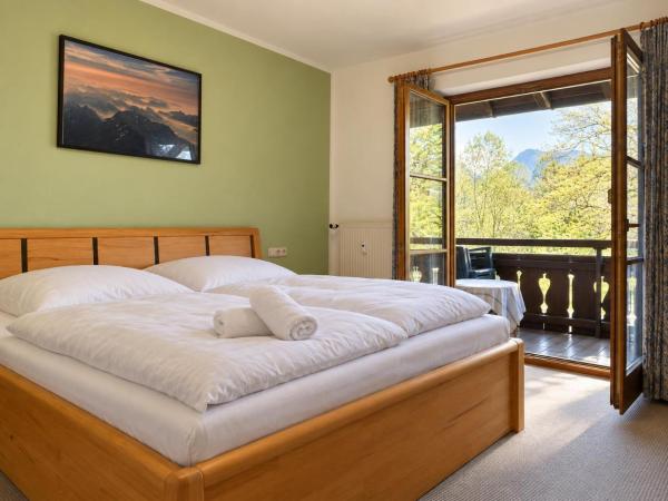 Alpine Retreat Near Garmisch - Balcony & Parking - Garmisch-Partenkirchen