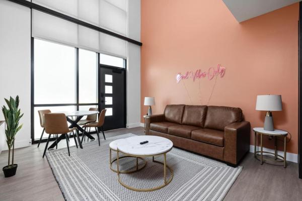 Luxury Amenity Packed Townhouse | Pool+gym+lounge - Indianapolis, IN