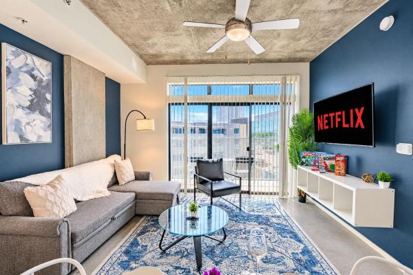 Stylish 1bd - Central Downtown - Gym, Pool, Parking - Phoenix, AZ