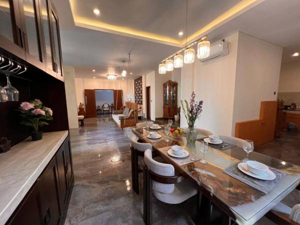 Modern 5br Luxury Villa With Pool & Rooftop - 100m From Sanur Beach - Sanur