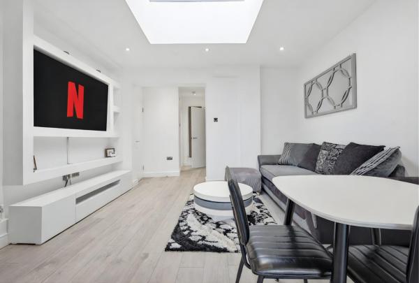 Bright & Spacious 4br Home In Dagenham, Sleeps 5 - Brentwood