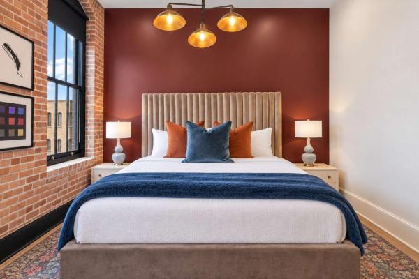 2br 2ba Suite Rooftop Pool Gym Game Room Hotel - New Orleans, LA
