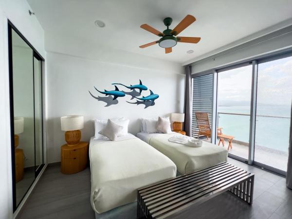 Blue Fins - A Sky Harbour Oceanfront Twin Suite - Montego Bay