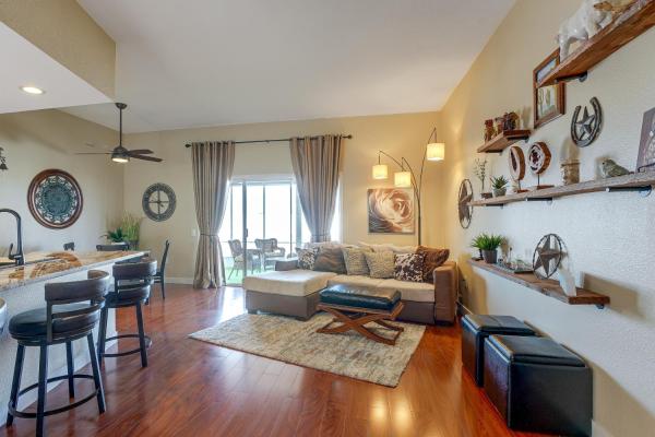 Beautifully Remodeled 55+ Sun City Getaway | 2br - Sun City, AZ