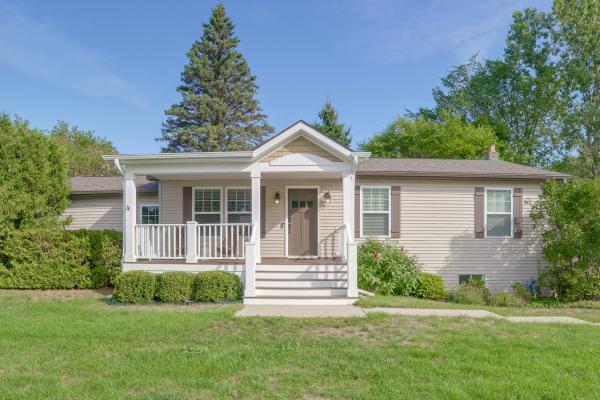 Walk To Lake & Downtown! 6 Mi To Boyne Mtn - Boyne City, MI