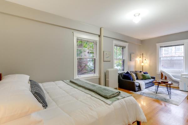 Belltown Couples Retreat With Easy Access To Lumen Field - 시애틀