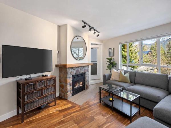 Main Village Condo - Walk To Lifts, Free Parking - Whistler