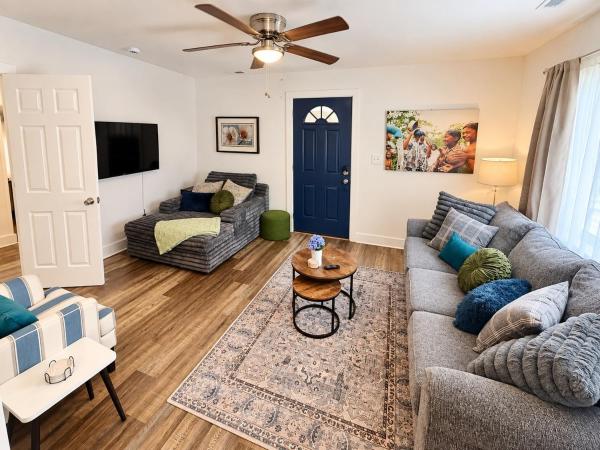 Walk To Hpu • 4 King Beds • Covered Porch - High Point, NC