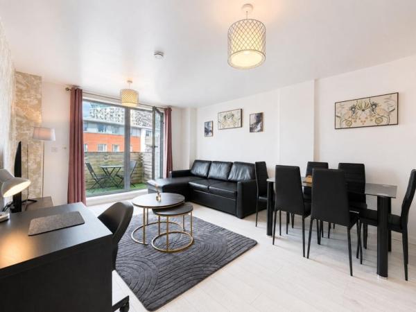 Stylish 2 Bedroom Apartment Near Birmingham Centre - Solihull