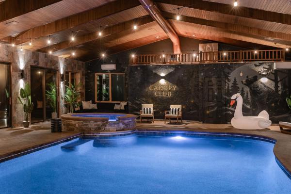 Indoor Pool Resort Hot Tub Sauna Rooftop Speakeasy Caboose - Brevard, NC