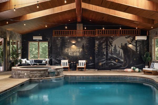 Indoor Pool Spa Resort Rooftop Speakeasy Private Hiking Trail Caboose - Brevard, NC
