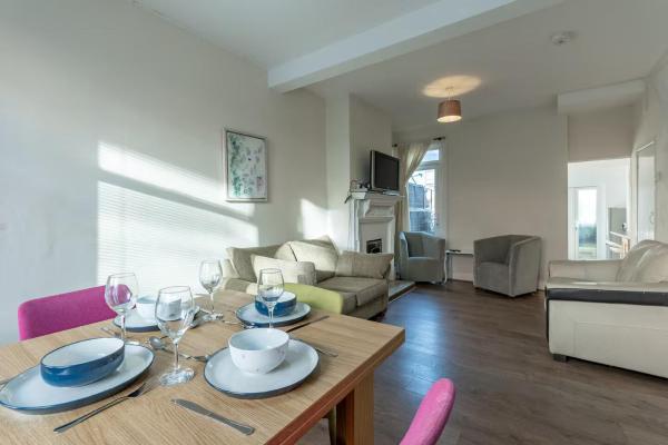 3br Home In Southend Sleeps 8 - Pass The Keys - Southend-on-Sea