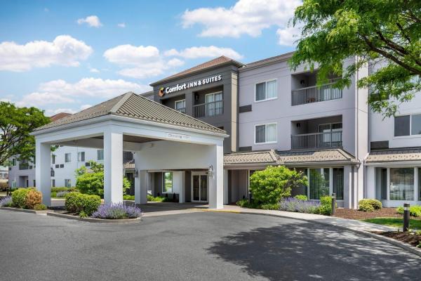Comfort Inn & Suites Bethlehem Lehigh Valley Airport - Bucks County, PA