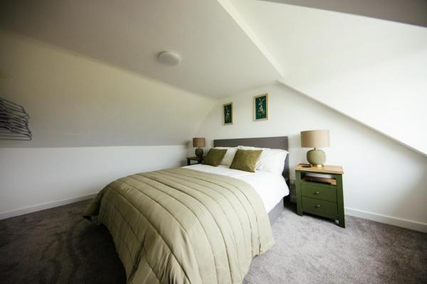 Parking -Sleeps 6-3 Bedroom -New Interior - Uig