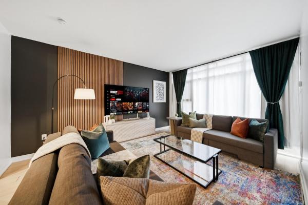 The City Cottage Sleeps 16 Near The Cn Tower With A 85 Inch Tv - Toronto