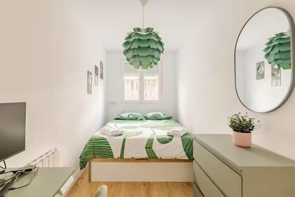 Modern Room In Madrid City - Madrid