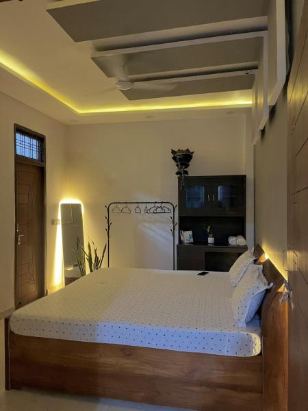 The Warm Canvas Modern 1bhk In Lucknow - Lucknow