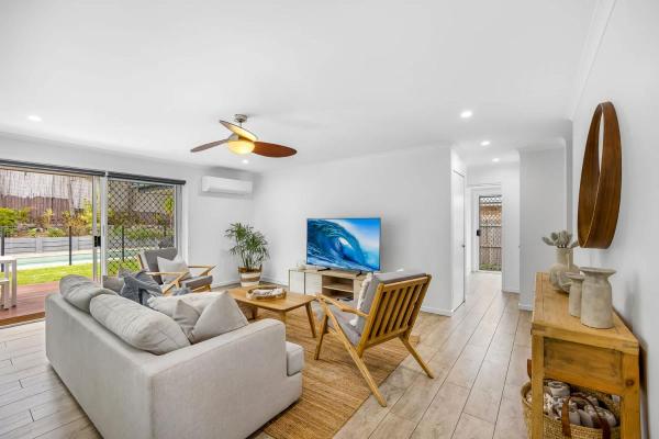 The Seahaven Family Home With Pool Pet Friendly - Noosa