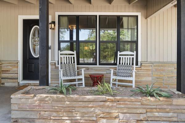 Whispering Oaks - Private Retreat Near Mercer St - Dripping Springs, TX