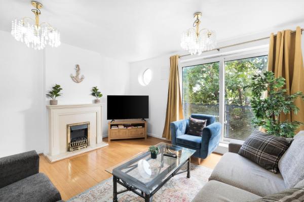 4-bed Townhouse In Thamesmead - Sleeps 10 - Ilford