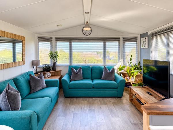 Stylish Family Friendly 3-bed Caravan Escape At Seven Bays Park - Constantine Bay