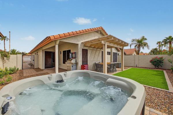 Scottsdale Retreat With Private Hot Tub - Scottsdale, AZ