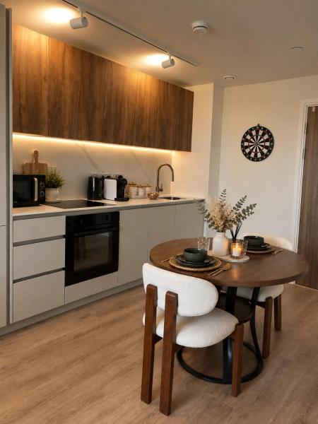 Luxury 1 Bed Apartment - Stunning City Skyline Views - Free Parking - Darts - Balcony - City Centre - Bournville - Birmingham