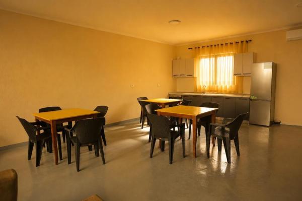 Honey Bee Hostel - Arnavutluk