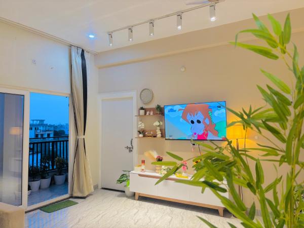 The Simphaus 1bhk Flat With Private Balcony Near Assi Ghat , Bhu And Kashi Temple - Varanasi