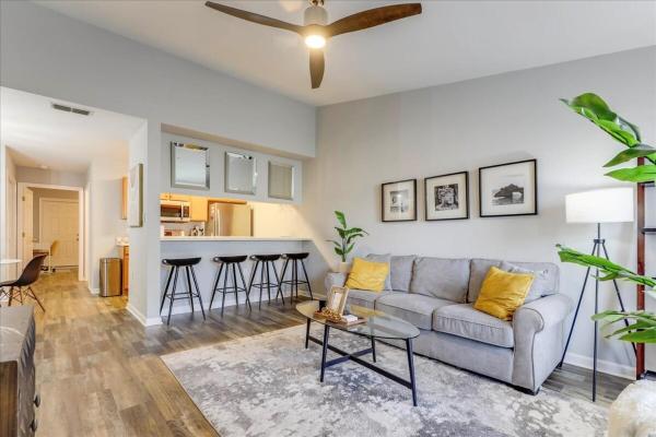 Modern Ease Condo Close To Fsu W Pool - Tallahassee, FL