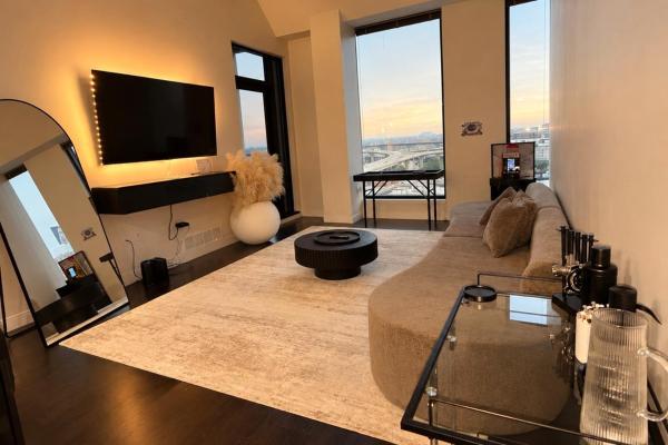 3b2b Luxury, Location & Entertainment In The Heart Of Milwaukee - Milwaukee, WI