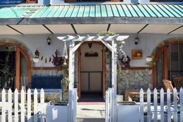 Roots & Rustle Homestay - Kufri